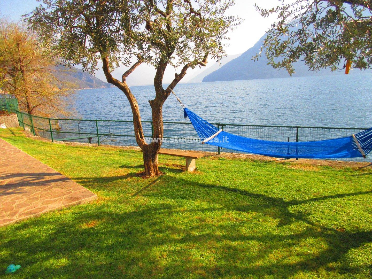 Villa Unifamiliare in vendita a Riva di Solto proposto da Studio Casa ...